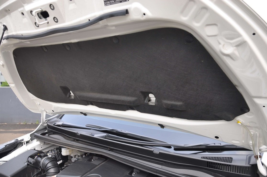 Ditekan Atau Dibanting? Begini Cara Menutup Kap Mesin Mobil yang Benar ...